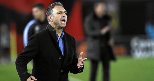 Caparrós, el mejor situado para suplir a JIM en el Levante - Estadio ...