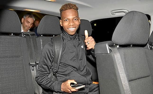 Charly Musonda, en Sevilla para firmar por el Betis - Estadio Deportivo