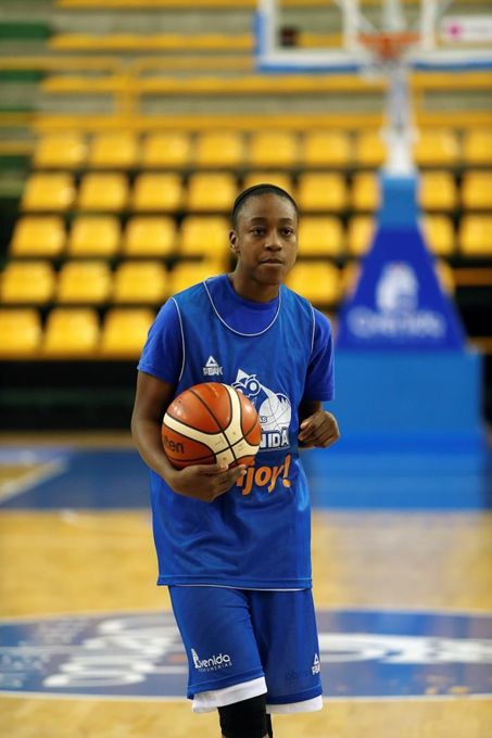 Jewell Loyd, la hermana pequeña de Kobe Bryant que busca la luz de ...