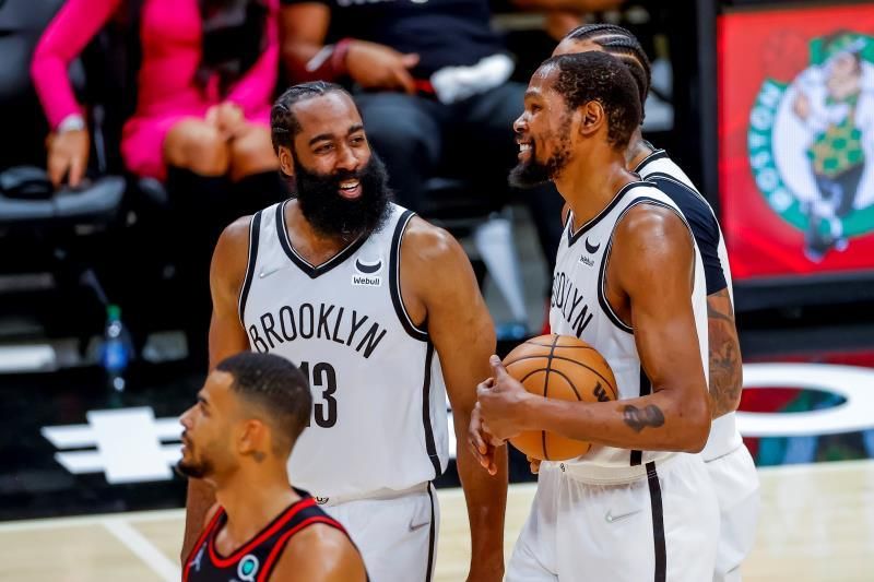 Durant explota, los Bucks no pierden el paso y los Mav's ganan sin ...