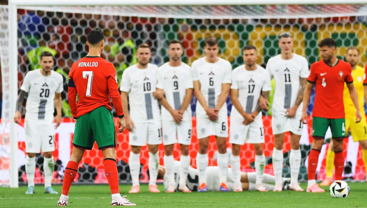 Tiros libres: Regla 13 del reglamento FIFA del fútbol - Estadio Deportivo