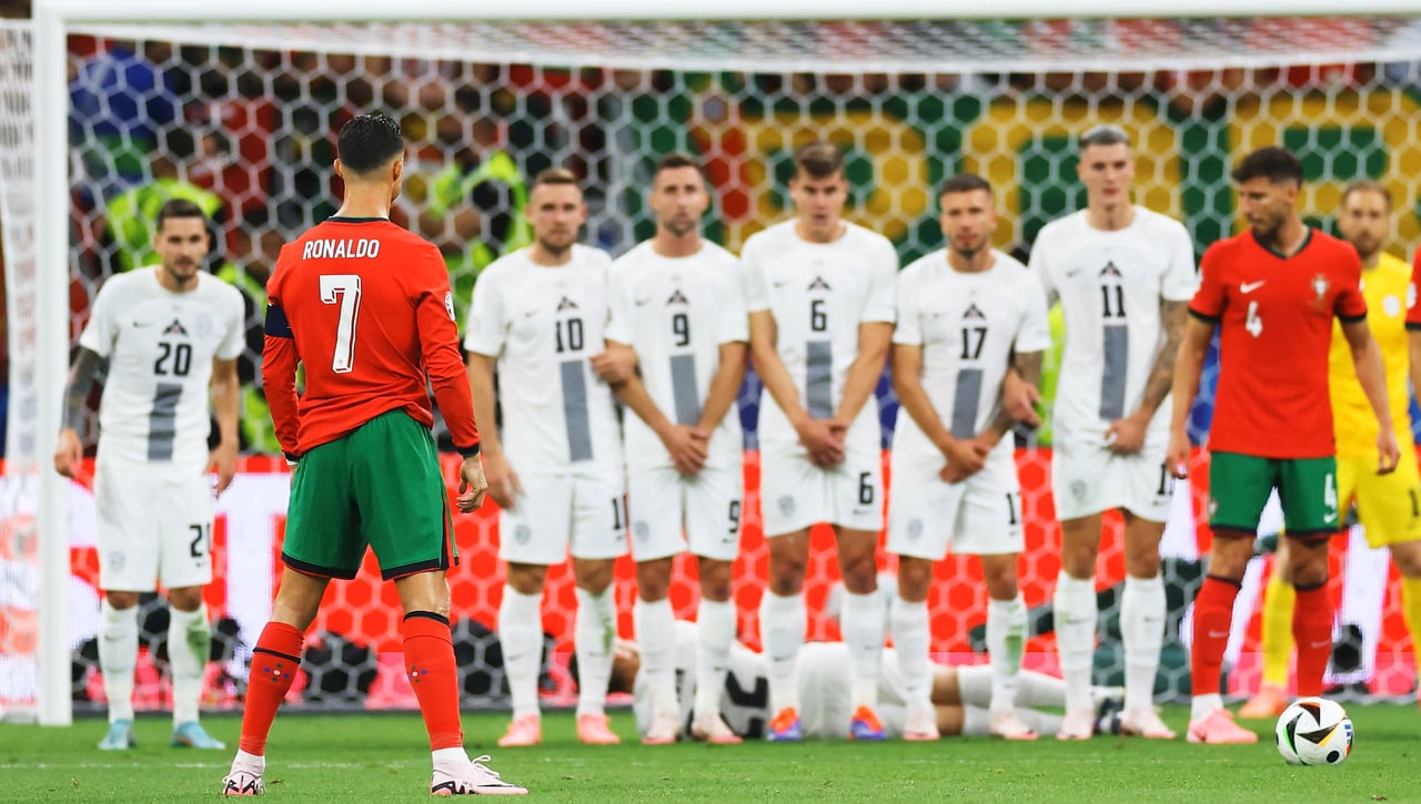 Tiros libres: Regla 13 del reglamento FIFA del fútbol - Estadio Deportivo