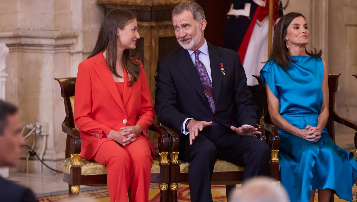 La Infanta y la Princesa se saltan el protocolo y su padre reacciona ...