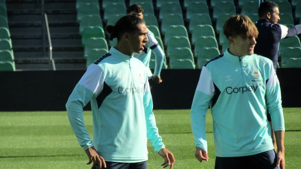 Yanis Senhadji se estrena con el primer equipo y William Carvalho da la ...