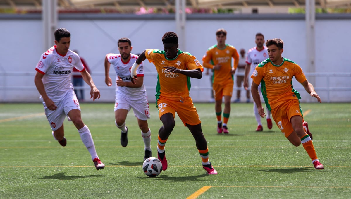CD Utrera 1-4 Betis Deportivo: Exhibición de Marcos Fernández en una ...