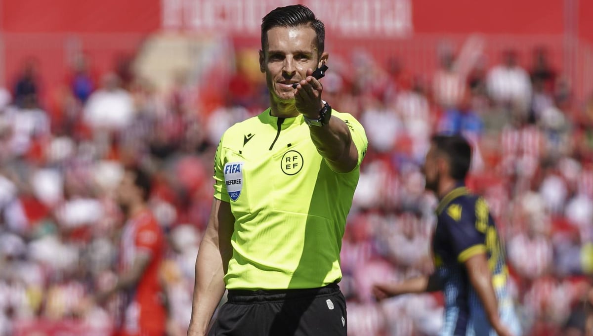 Ya se conocen los nuevos árbitros de LaLiga y los cuatro cesados del ...