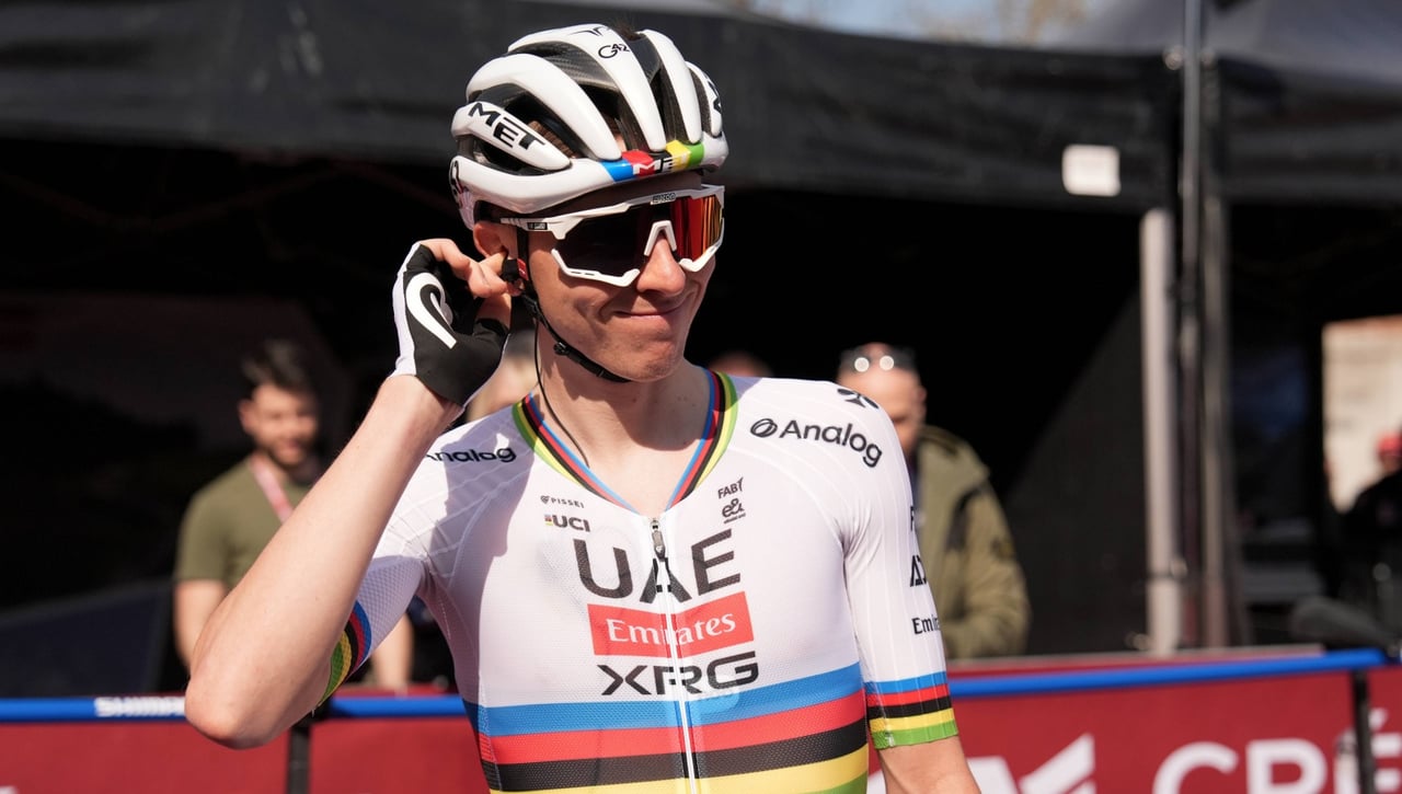 Tadej Pogacar la lía en la Strade Bianche - Estadio Deportivo