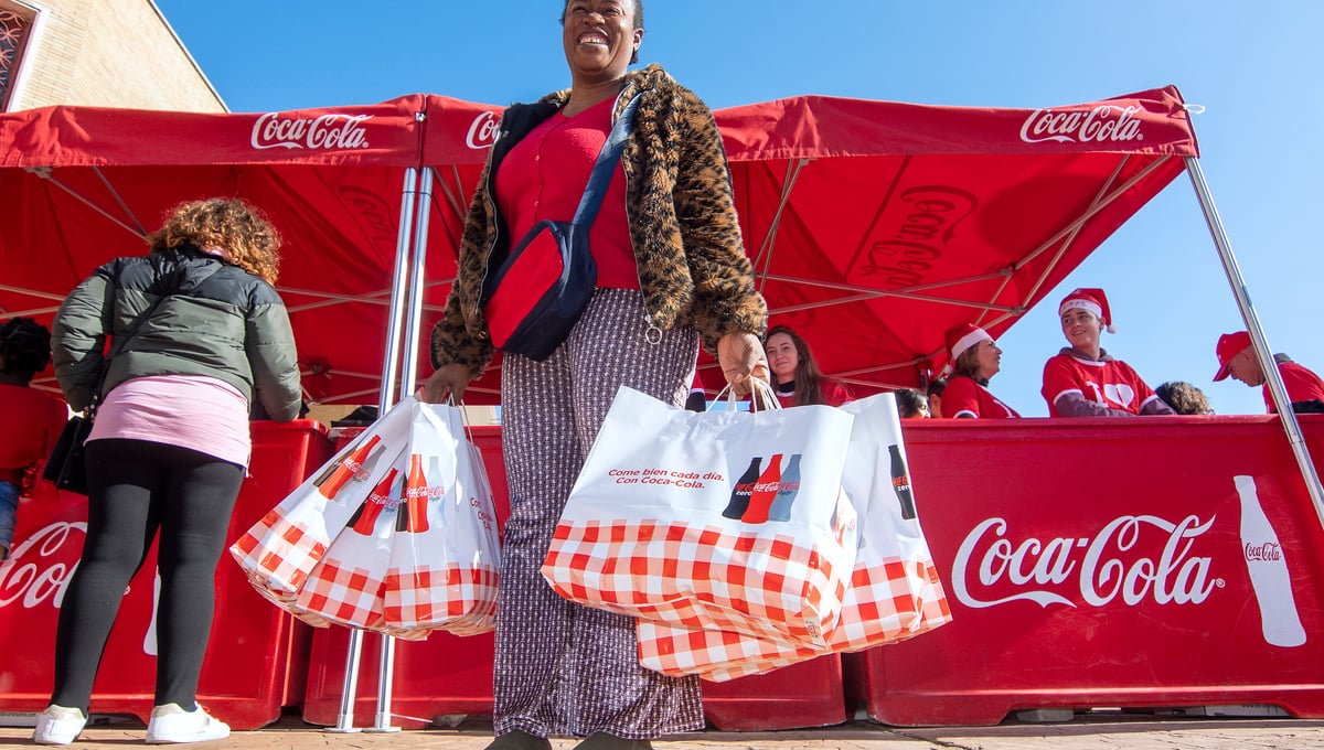 Coca-Cola aliviará la Navidad de las familias más desfavorecidas repartiendo más de 24.000 ...