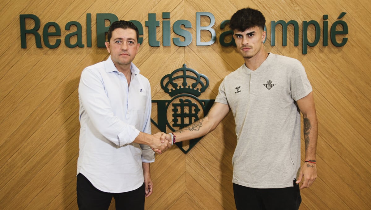 Juan Cruz firma su primer contrato profesional y el Betis ata a su nueva perla - Estadio Deportivo