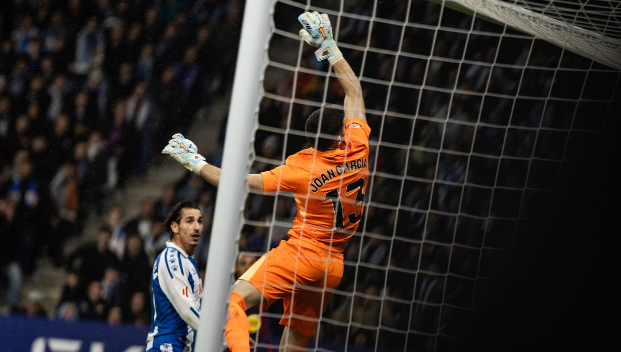Pere Milla recuerda la parada de Joan García en el derbi: "Culpa mía ...