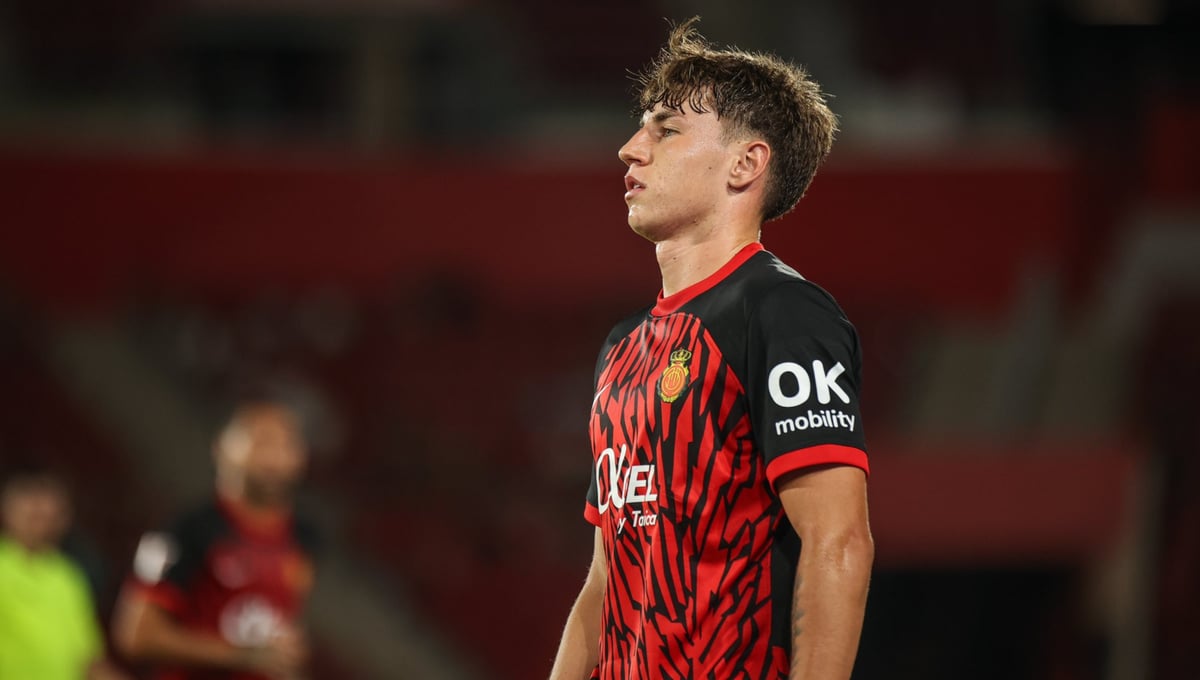 Agent move brings Barcelona closer to 18-year-old Spanish forward