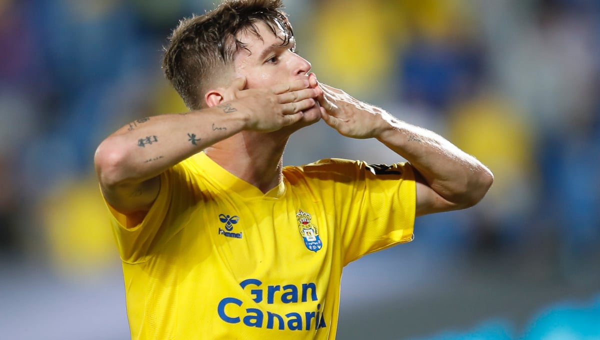 Marc Cardona renueva hasta 2026 con Las Palmas - Estadio Deportivo