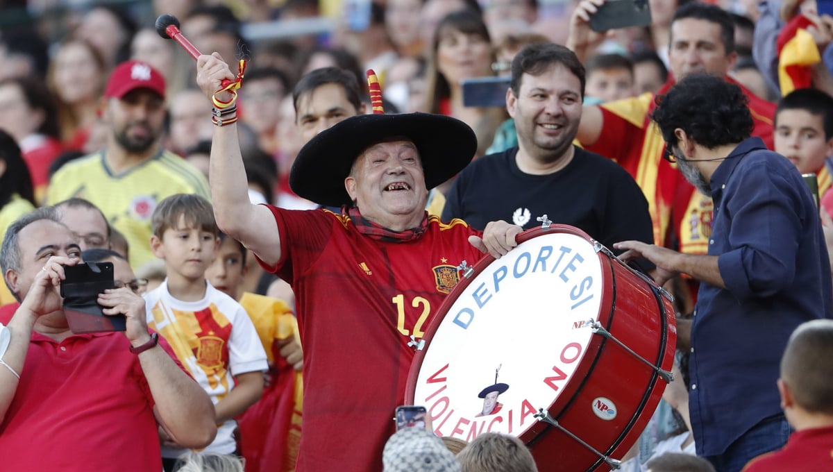 Manolo El del Bombo y Gayá, rescatados por Rubiales y España - Estadio ...