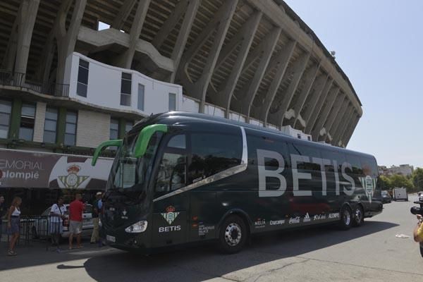 El Betis estrena nuevo autobús - Estadio Deportivo